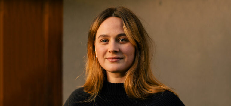 Ebba Eiring: – Man er alltid aleine, alle andre er bare en bonus - Boktips