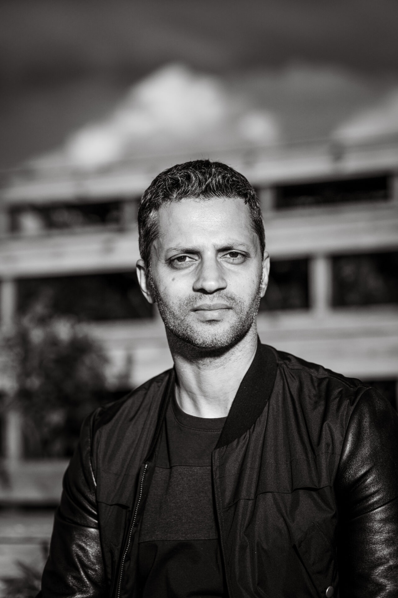 Ghulam Abbas ledet B-gjengen. I ny bok forteller han sin historie | Boktips